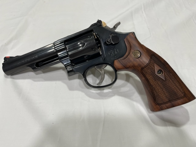 GS | Gun Auction: Smith & Wesson 357 Magnum Revolver model 19-9