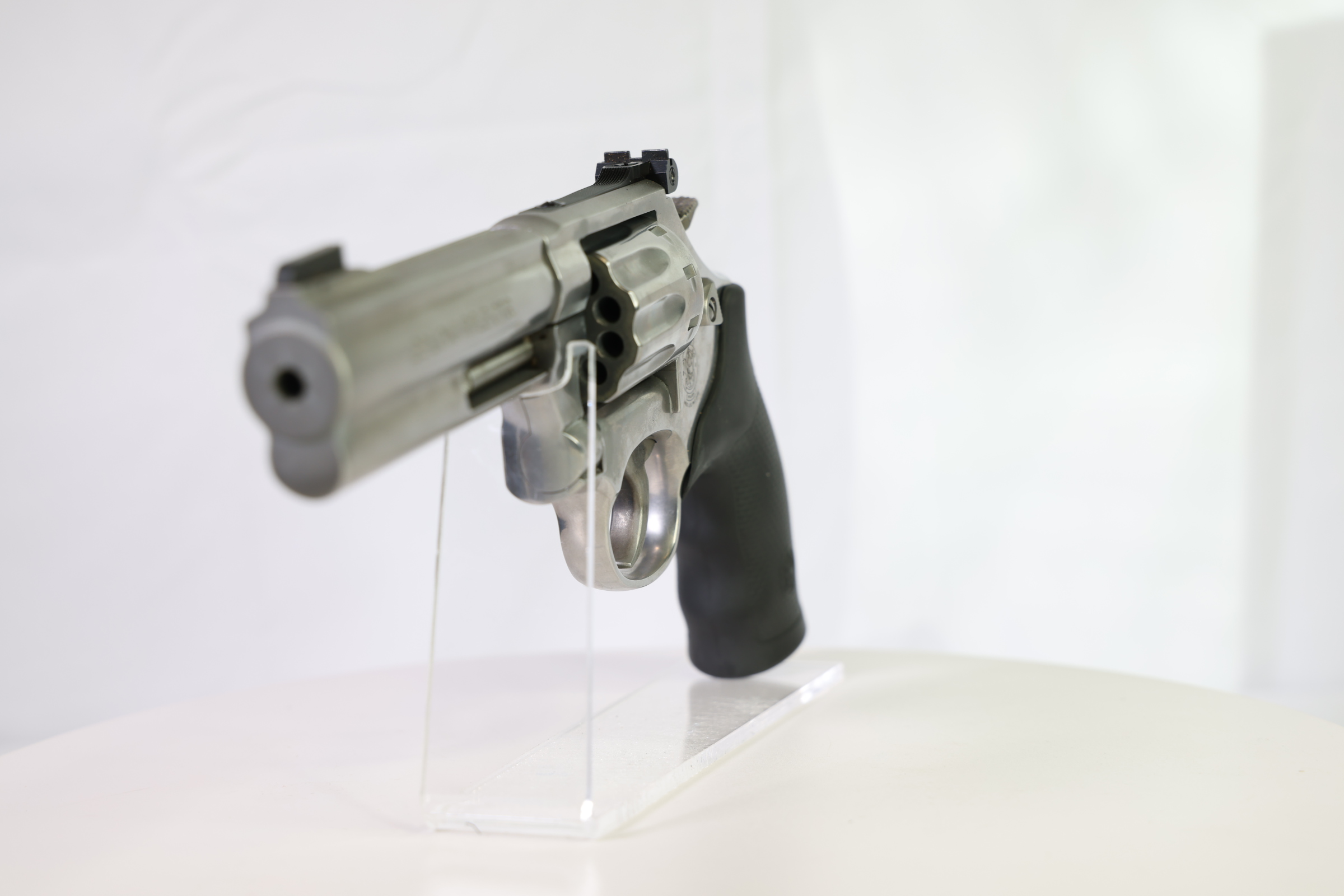 Smith & Wesson 617-6 .22LR Auction | GunSpot